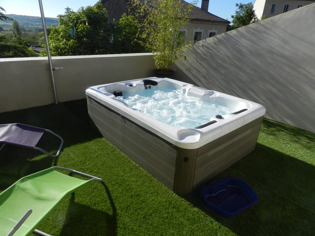En toit terrasse avec jacuzzi - Locations de France - Meublés Classés
